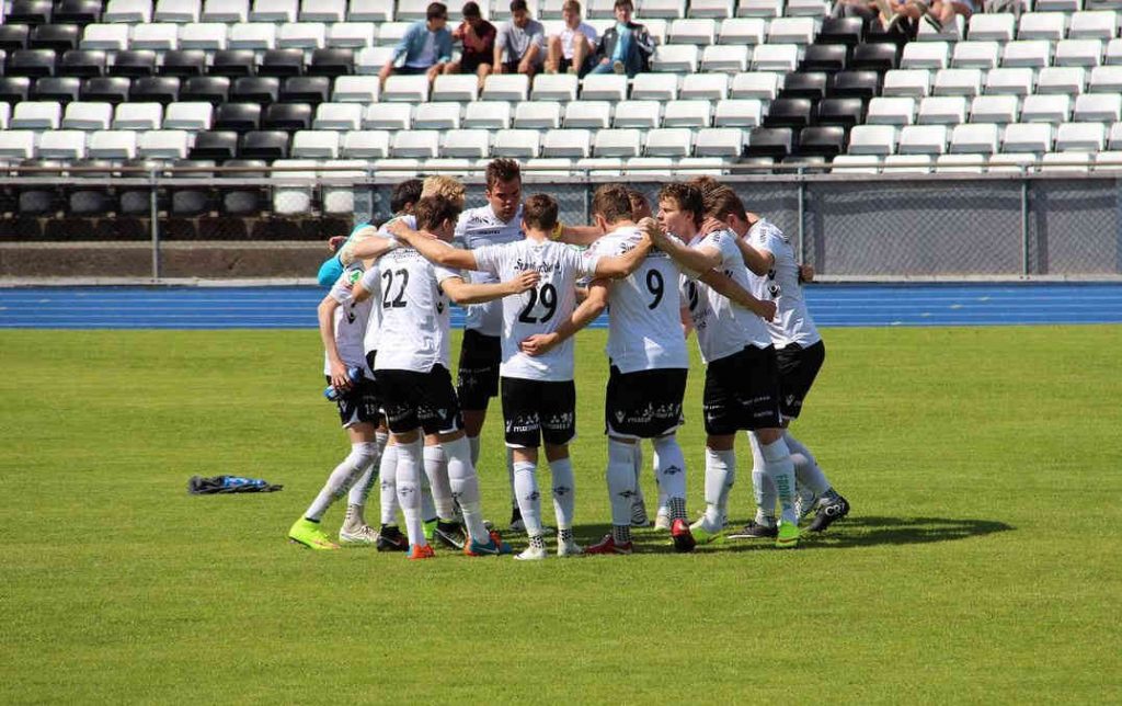 What is a Rondo? How to Incorporate Rondo Soccer Philosophy